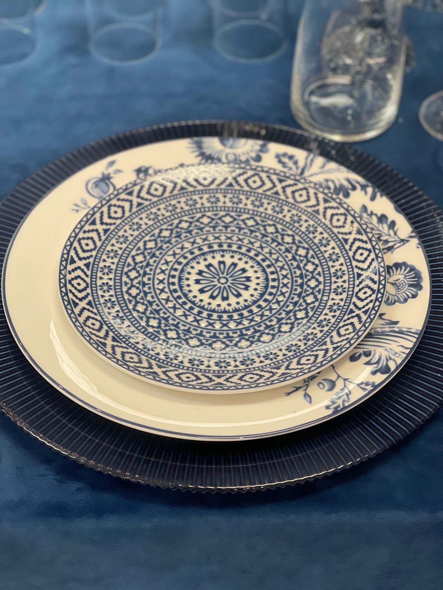 China : CASABLANCA BLUE ACCENT PLATE | Après Event Décor and Tent Rental
