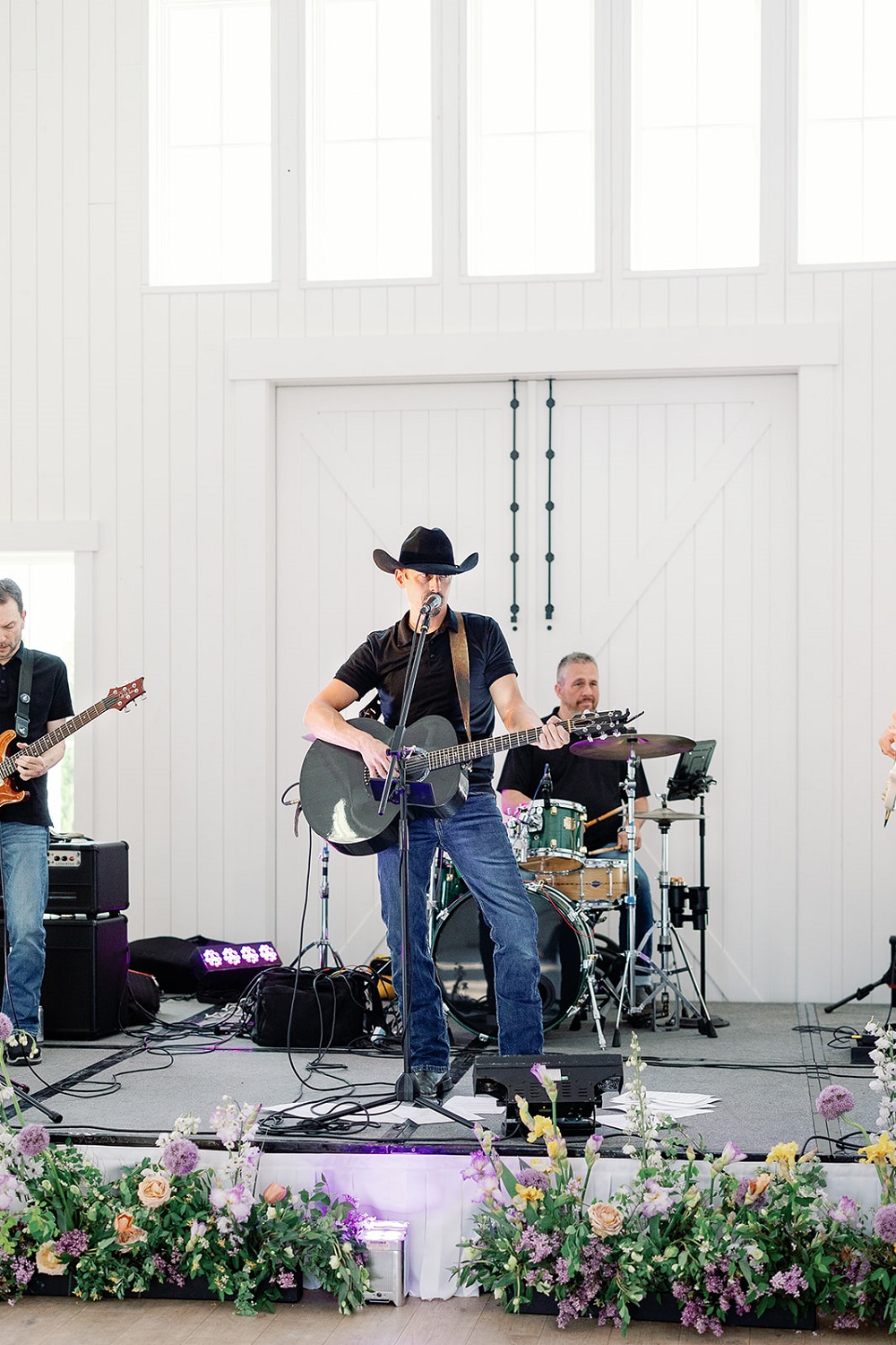 Staging : Sico Carpeted Stage | Après Event Décor and Tent Rental