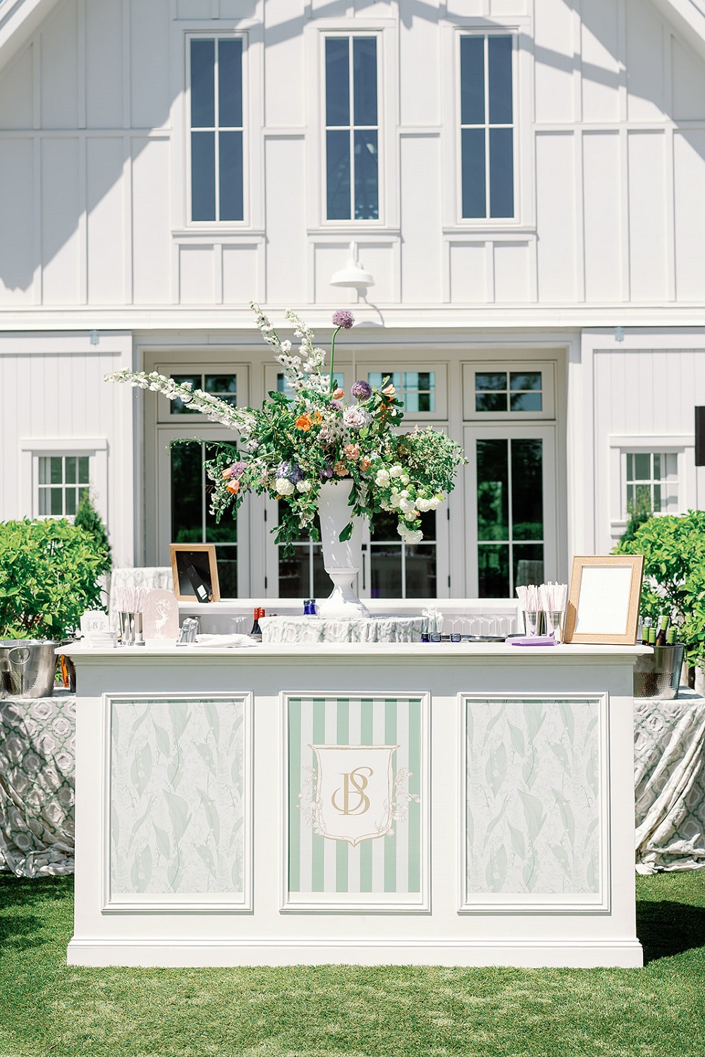 Bars : 6' WHITE WOOD MOULDED BAR | Après Event Décor and Tent Rental