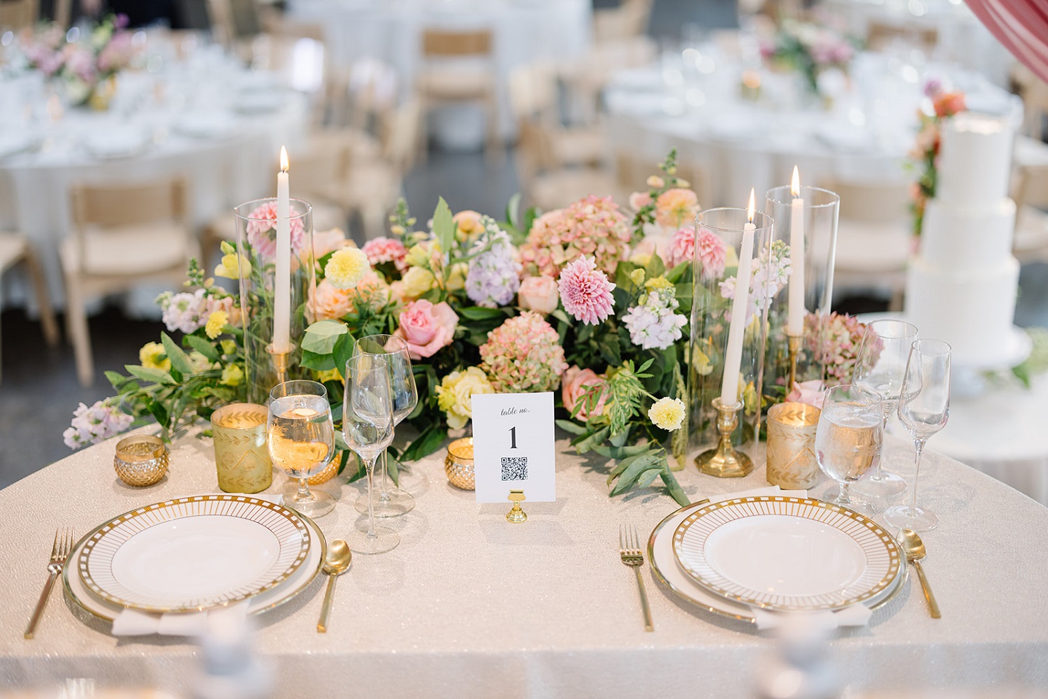 Charger Plates : Wilshire Gold Service Plate | Après Event Décor and ...